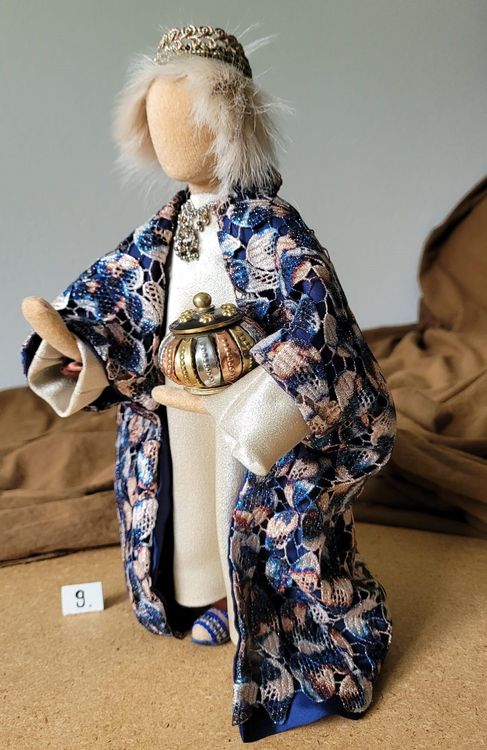 Schwarzenberger Krippenfiguren König mit Geschenk 29cm w N9 (Neu (gemäss Beschreibung)) in ...