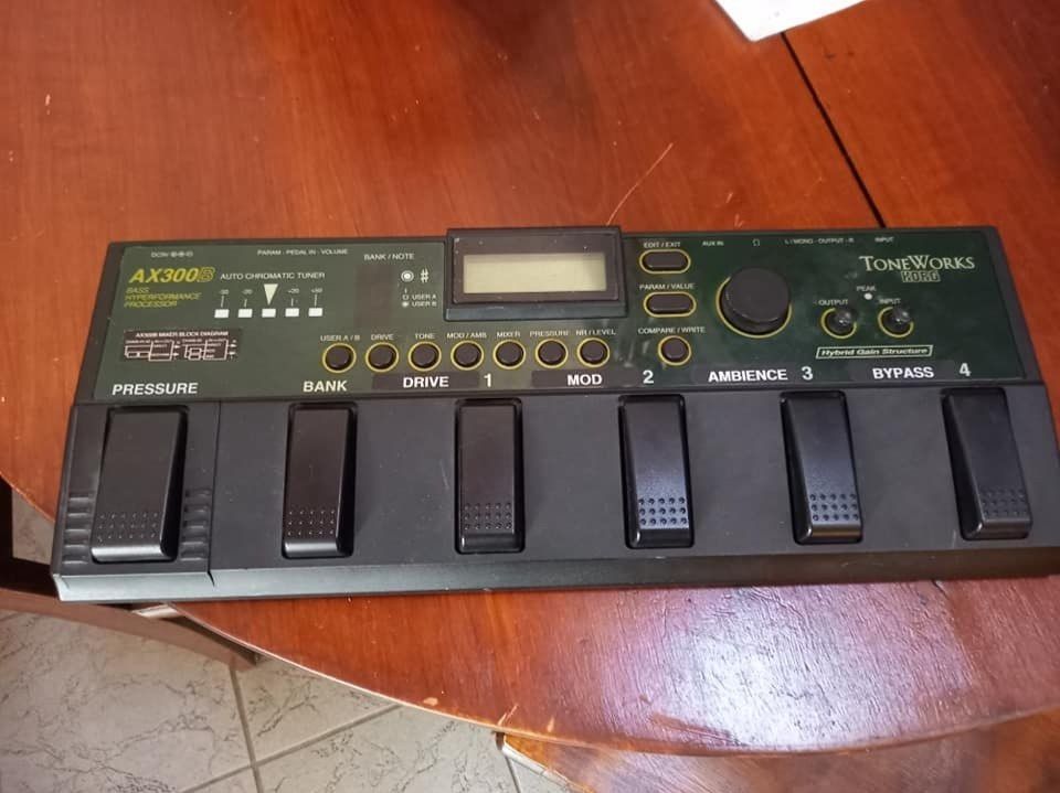 Korg Ax300b tonework (D'occasion) à Vevey pour CHF 15 – avec livraison ...