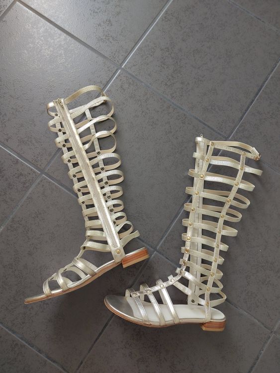 Stuart Weitzman Gladiator-/ Römer-Sandalen gold Gr. 37 (Gebraucht) in ...