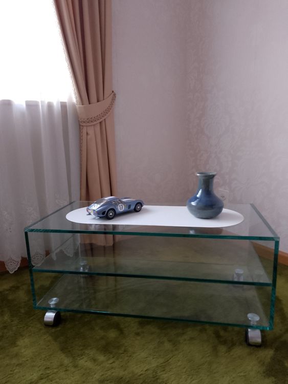 Table basse en verre sur roulettes (Gebraucht) in Bévilard für CHF 25 ...