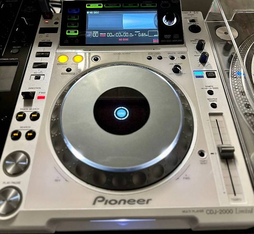 Pioneer CDJ 2000 Limited Edition (Gebraucht) in Gempen für CHF 1150 – mit Lieferung auf Ricardo ...