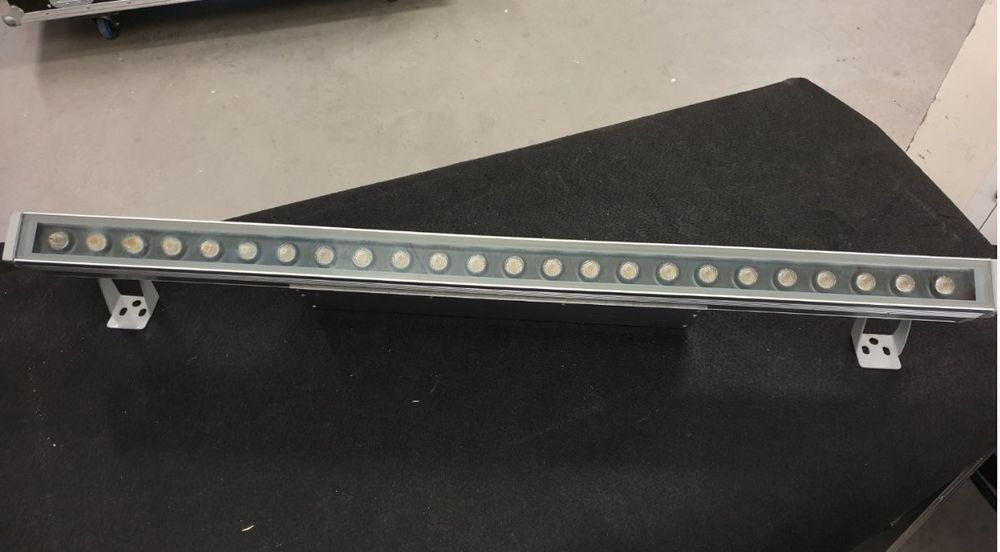 Smaterion LED Bar 1m RGB (Gebraucht) in Maienfeld für CHF 495 – nur ...