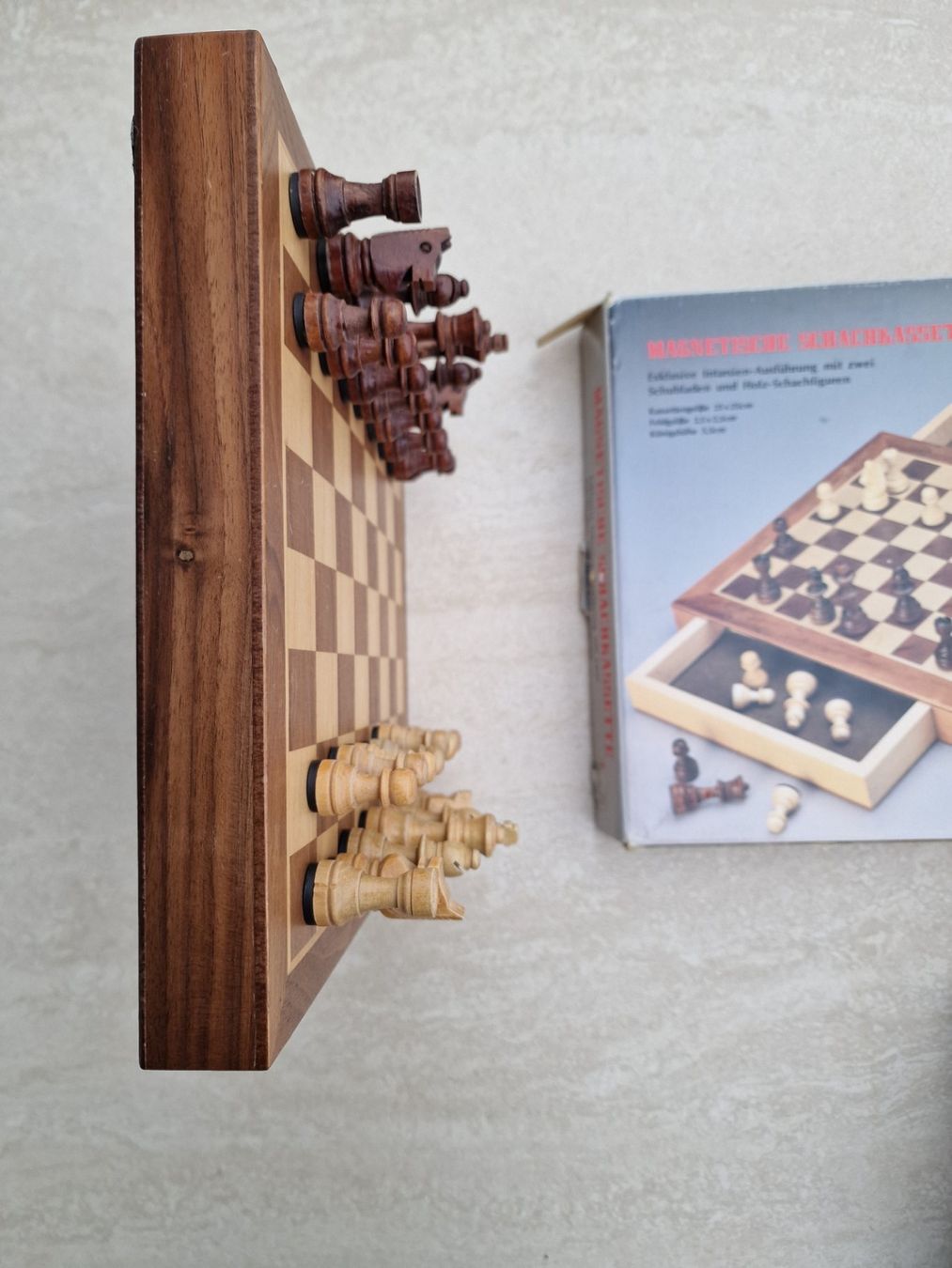 Holzschachbrett mit magnetischen Figuren (Gebraucht) in Kilchberg ZH für CHF 9.9 – mit Lieferung ...