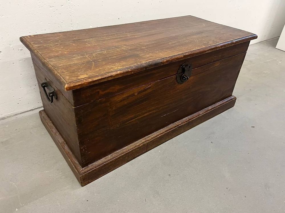 Coffre ancien en bois (Gebraucht) in Les Acacias für CHF 50 – nur Abholung auf Ricardo kaufen