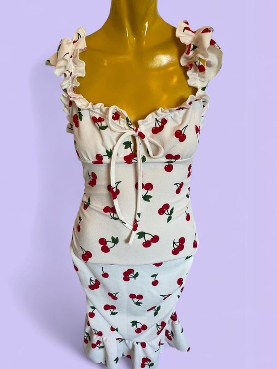 Robe cerises 🍒 taille S/XS - Comme neuf! (Gebraucht) in Troinex für CHF ...