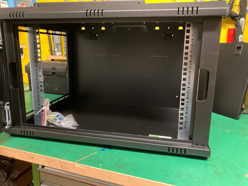 Serverschrank Wandmontage 600x450x415mm (BxTxH) | Kaufen auf Ricardo