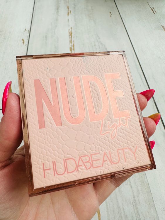 Huda Beauty (Gebraucht) in Claro für CHF 10 – mit Lieferung auf Ricardo ...