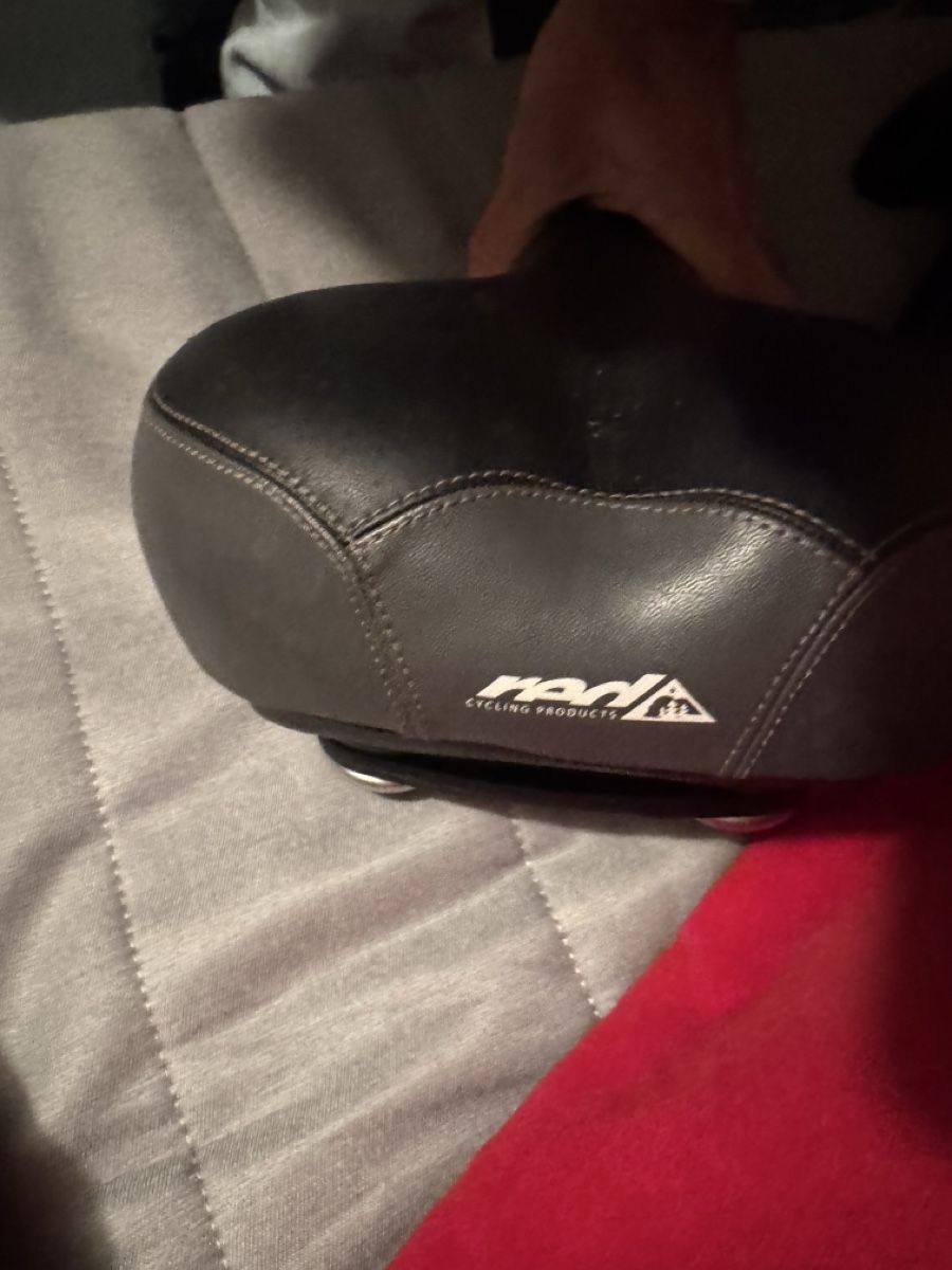 Selle de vélo noire en cuir synthétique - Confortable (D'occasion) à ...