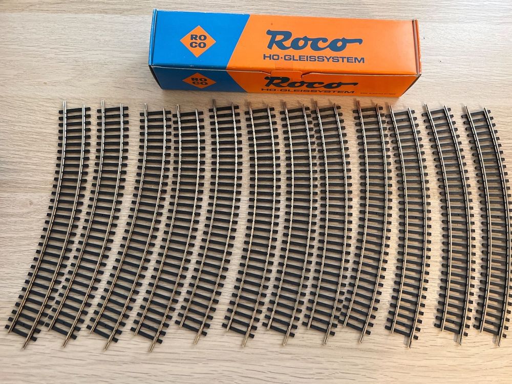 ROCO H0 42223 12x gebogenes Gleis R3,30° (Gebraucht) in St-Aubin-Sauges für CHF 13.5 – mit ...