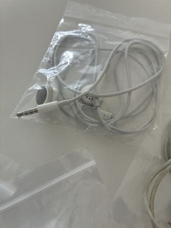 Apple Ear Pods mit Kabel- mehrere Sets- (Neu (gemäss Beschreibung)) in ...