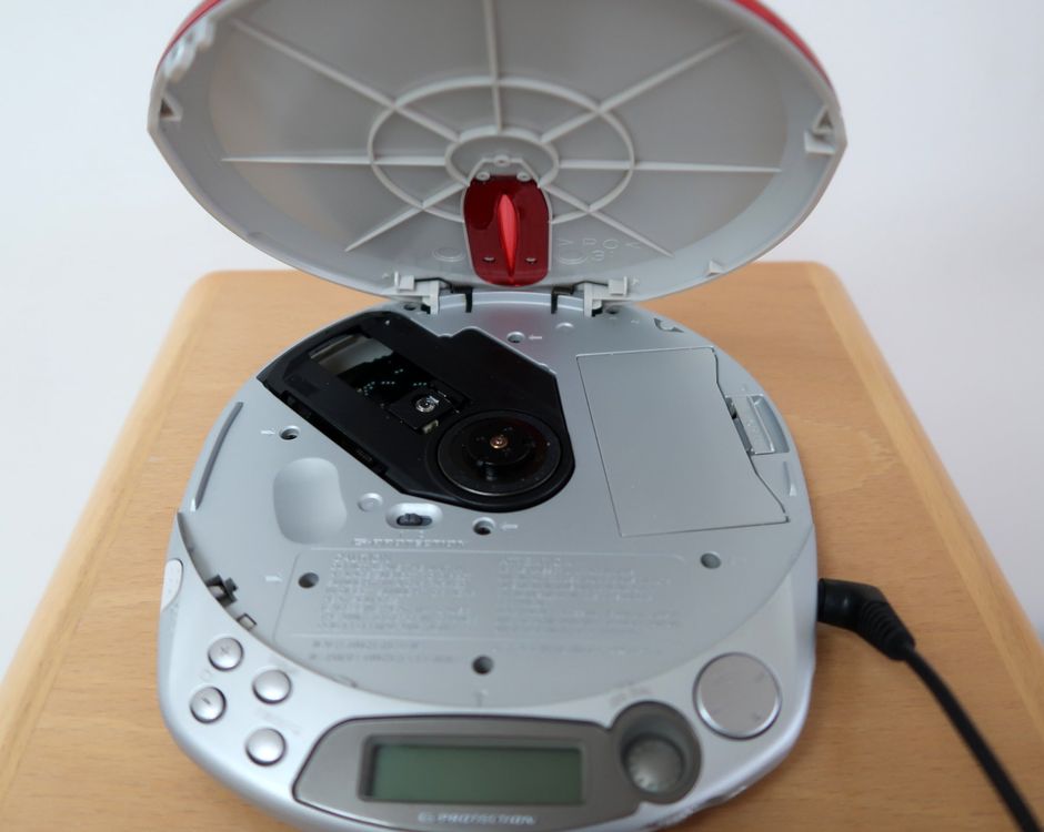 Discman SONY Atrac3plus (Gebraucht) in Hedingen für CHF 21 – mit ...
