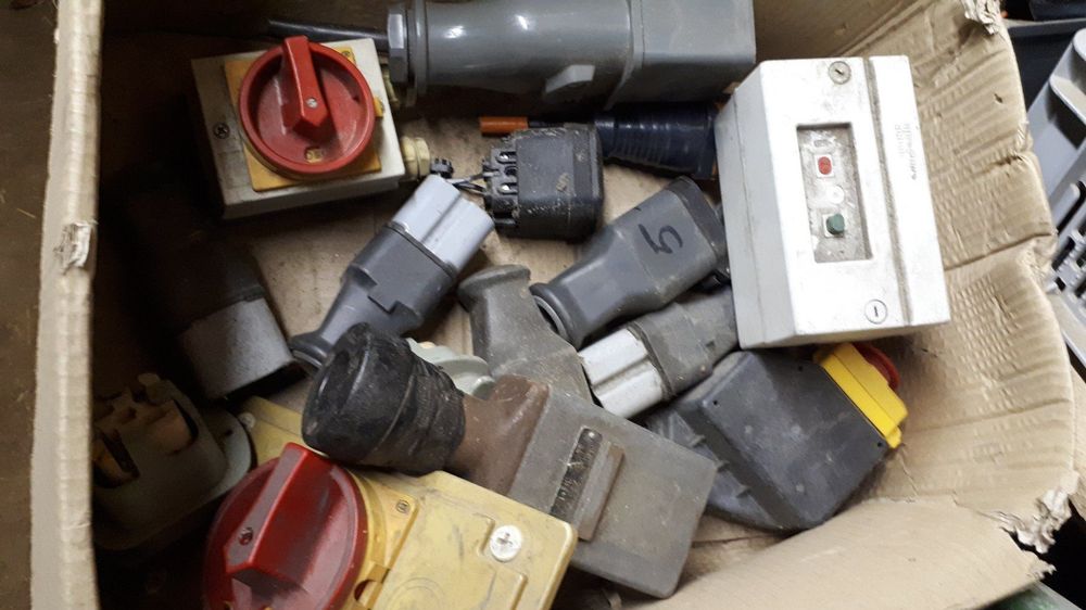 Div. Elektro Material 380 v (Gebraucht) in Röthenbach Hbsee für CHF 7 ...