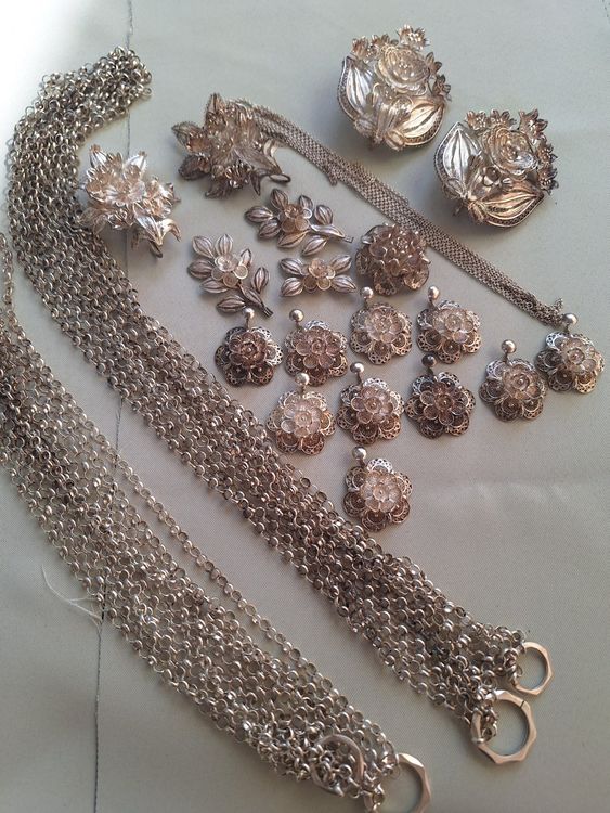 21 TEILE TRACHTENSCHMUCK - LOT TRACHTENSCHMUCK (Gebraucht) in Huttwil für CHF 220 – mit ...