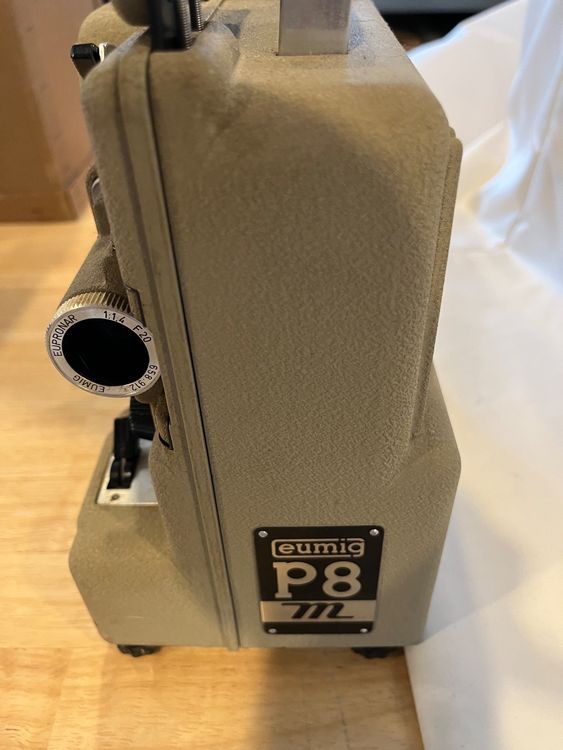 Eumig Vintage Projektor Normal 8mm (Gebraucht) in Uster für CHF 5 – nur Abholung auf Ricardo kaufen