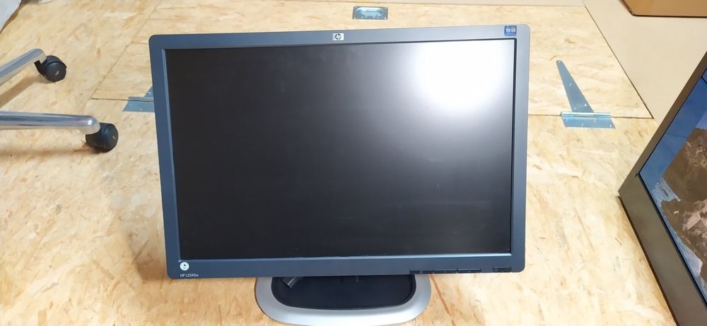 Bildschirm, Monitor HP L2245w mit VGA und DVI (Gebraucht) in Ebnat ...