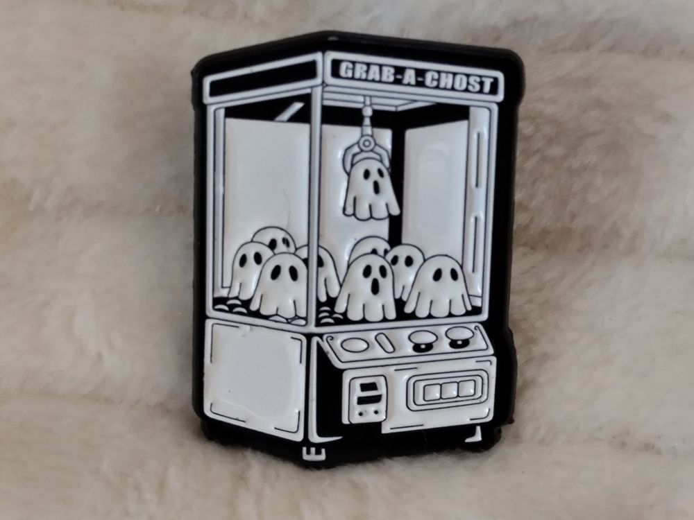 👻 Grab-a-Ghost Pin –👻ca. 3 cm (Neu (gemäss Beschreibung)) in Bettingen für CHF 6 – mit Lieferung ...