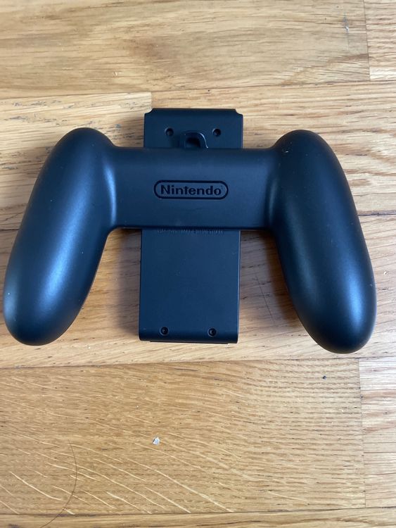 Nintendo Switch Joy Con Griff (Gebraucht) in Visp für CHF 8 – mit ...