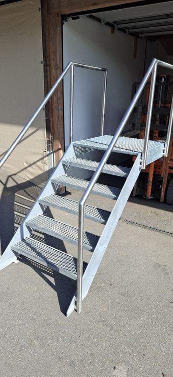 Treppe mit Podest und Geländer (Gebraucht) in Reichenbach i. K. für CHF ...