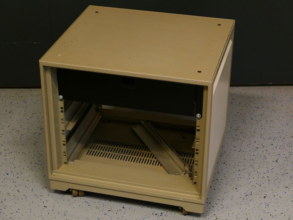 Rack / Geräterack / IT-Rack 9HE | Kaufen auf Ricardo