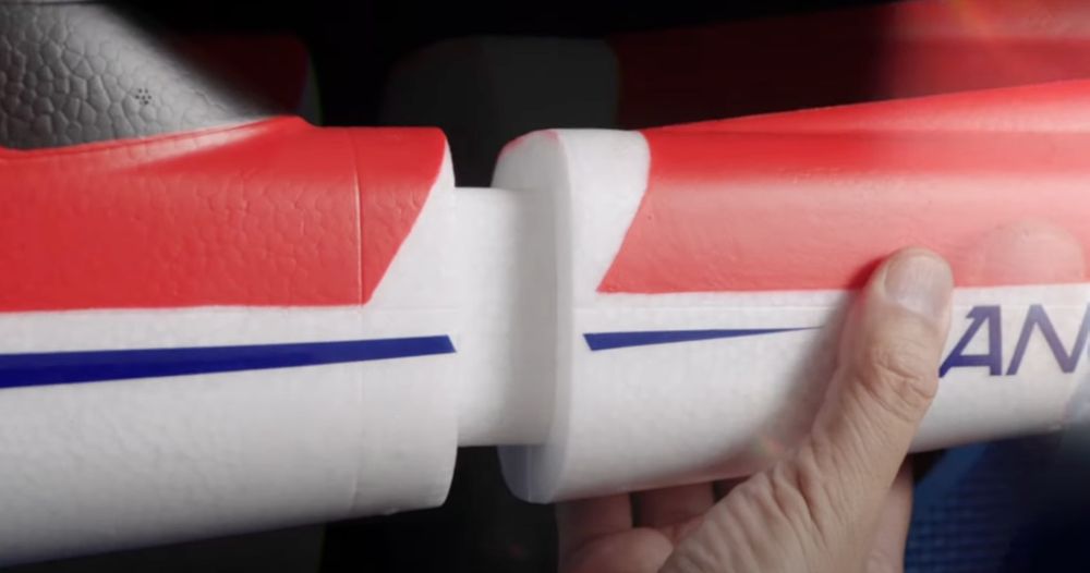 Mit 6-Kanal Fernsteuerung: FMS Ranger V2, rot, 122cm Spw. (Neu und originalverpackt) in Oberrüti ...