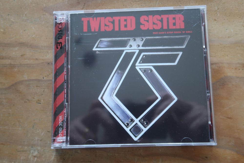 TWISTED SISTER - ARMOURY CLASSICS - 3x CD BOX (Gebraucht) in Basel für ...