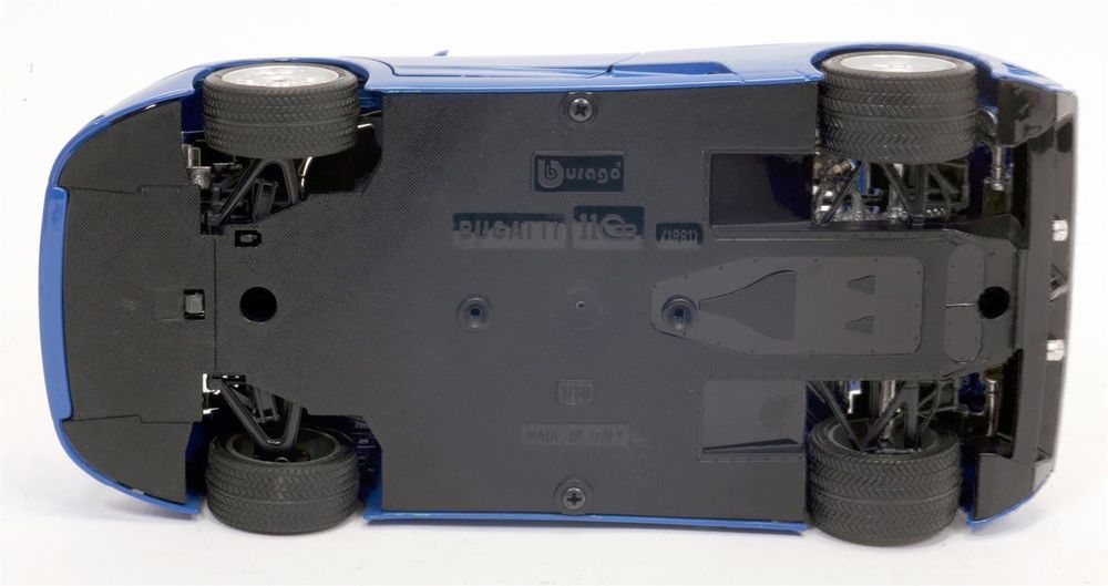 Bugatti 11 GB 1991 Burago 1:18 Vitrine (Gebraucht) in Bassersdorf für ...