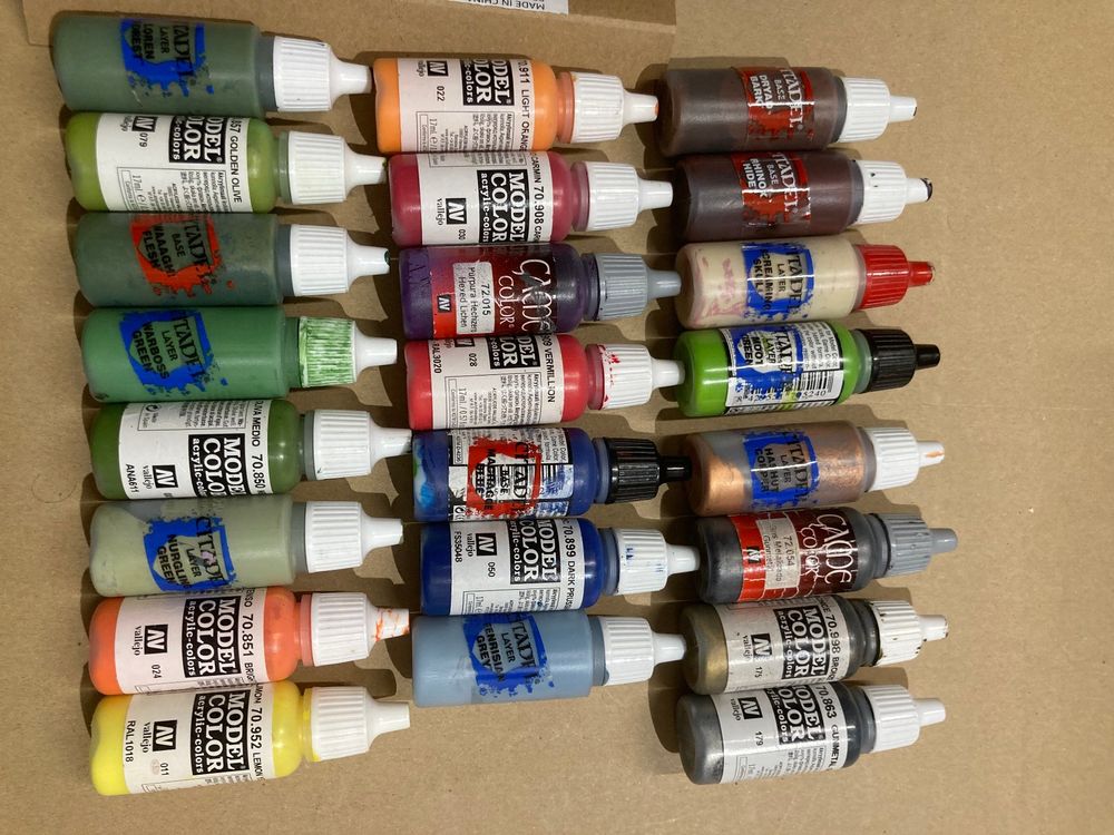 Diverse Farben Vallejo Games Workshop (Gebraucht) in riehen für CHF 57 ...