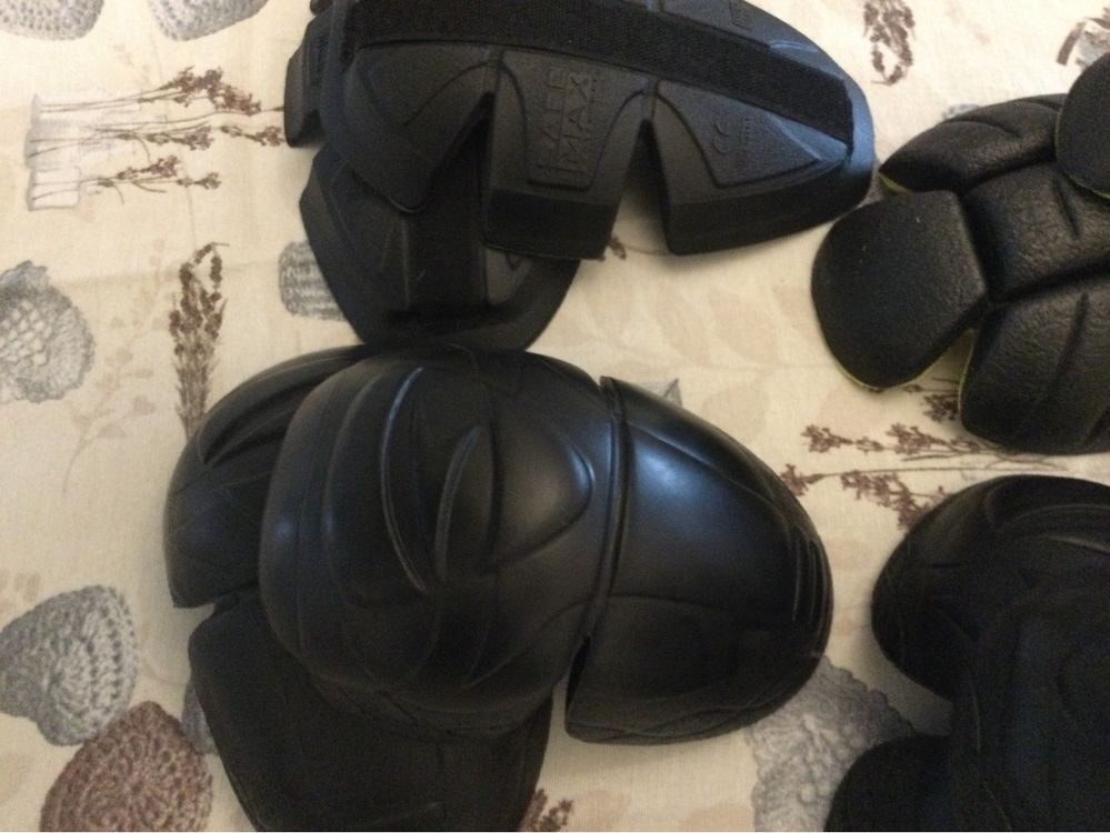 Safe Max 2 Mal Knieprotektoren 2 Schulterprotektoren (Gebraucht) in ...