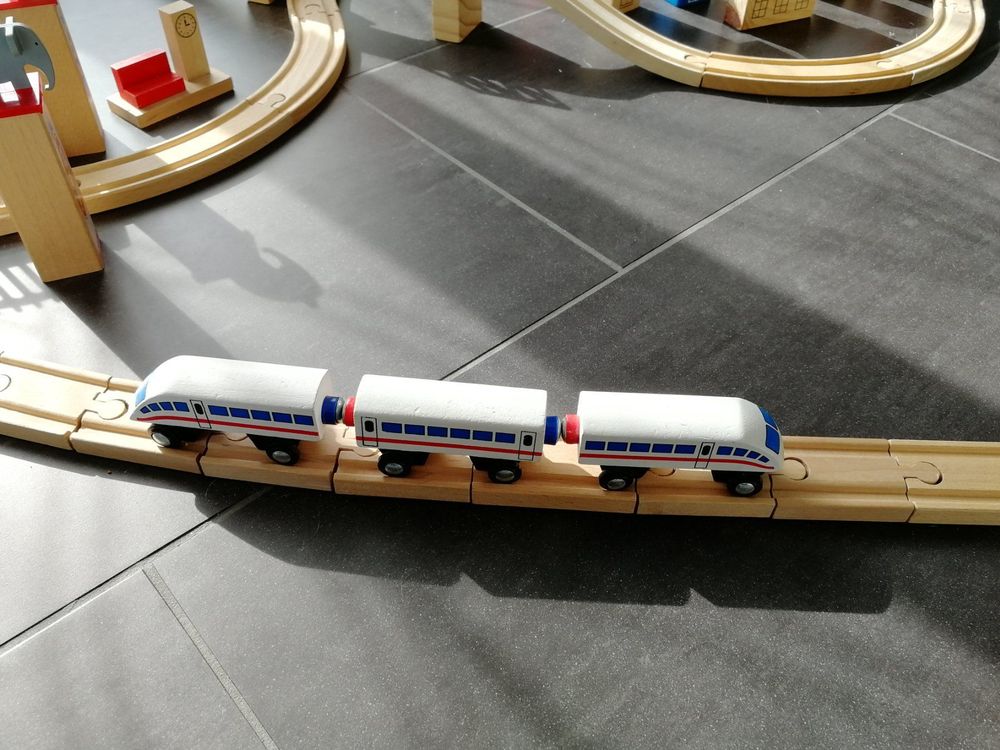 Grosse Holzeisenbahn Brio Zoo & zusätzliche Züge & Schienen | Kaufen ...