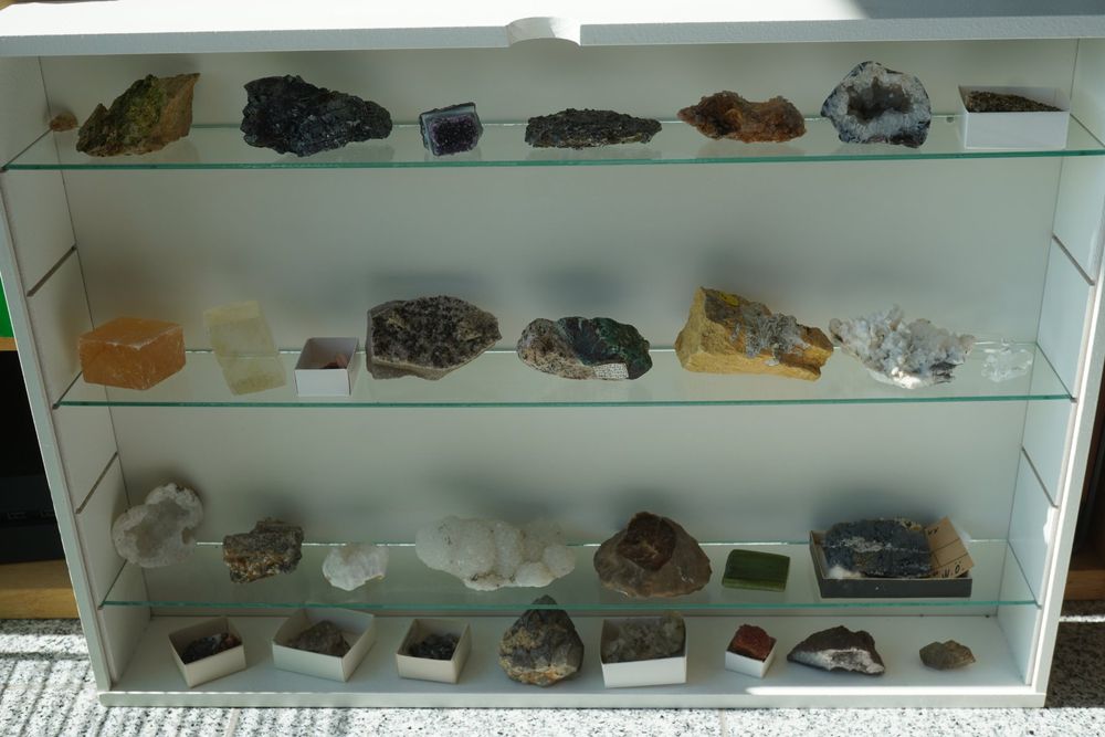 Vitrine voller Mineralien - Calcit -Malachit Lot172 (Neu und originalverpackt) in Eschenbach SG ...