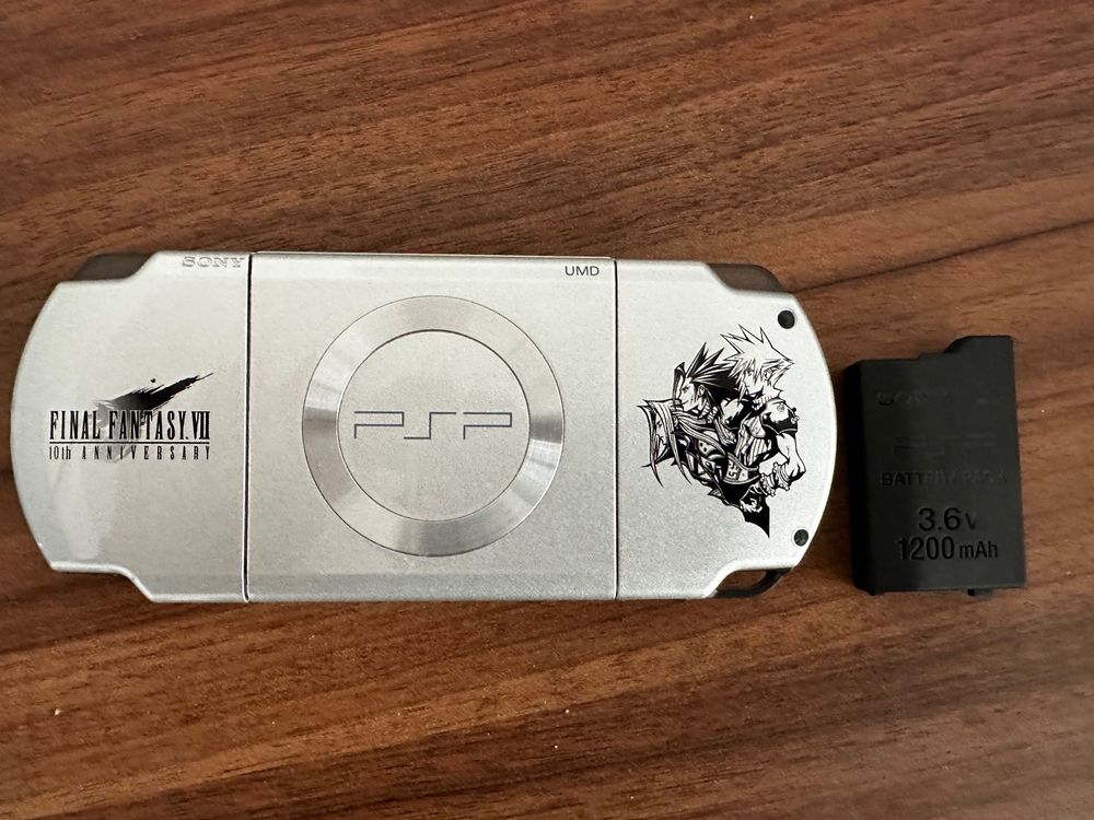 PSP-2004 Final Fantasy VII Crisis Core Limited Edition (Gebraucht) in ...