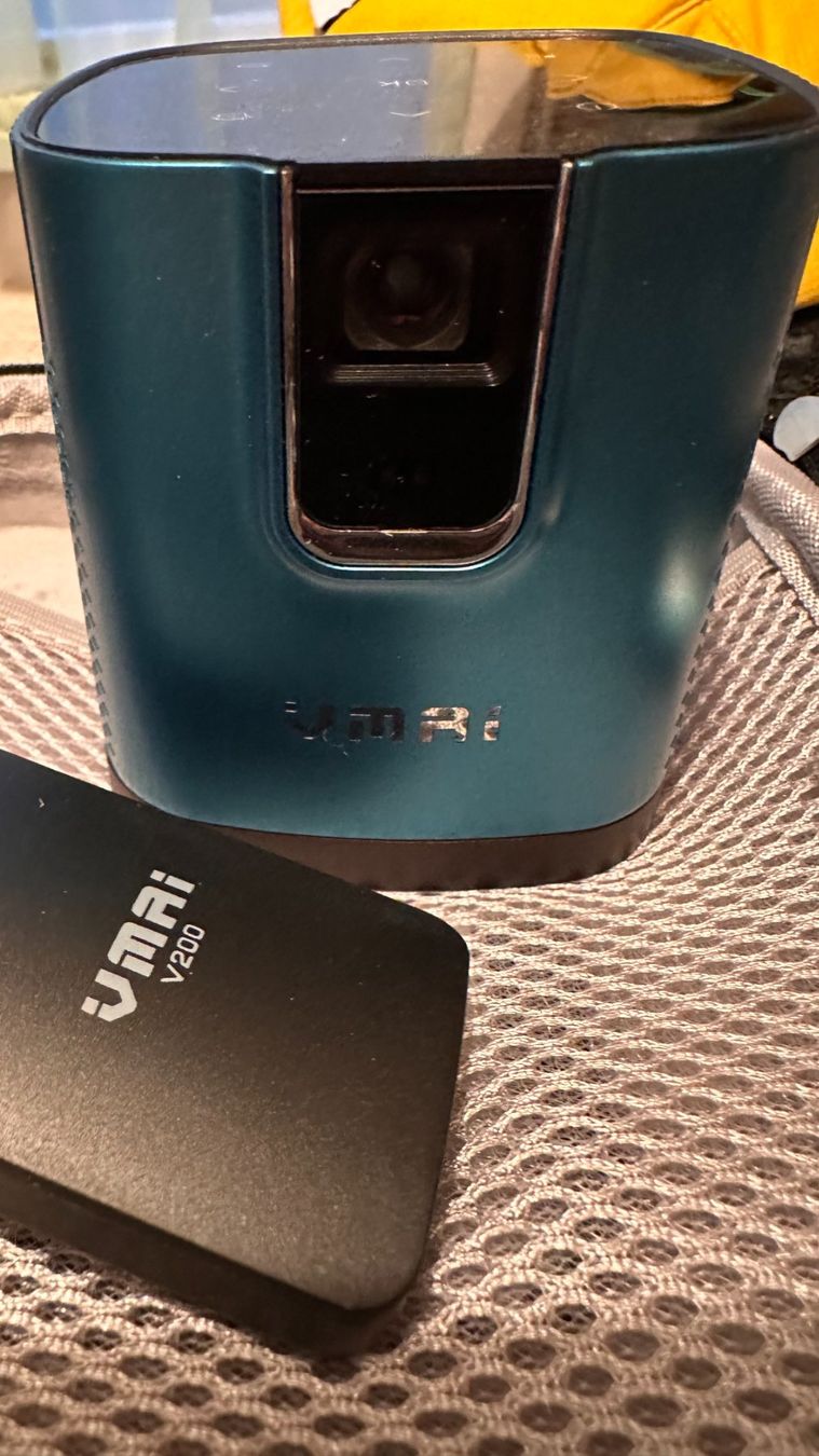 Umai V200 Mini Projektor - Super Zustand, wenig benutzt! (Gebraucht) in ...