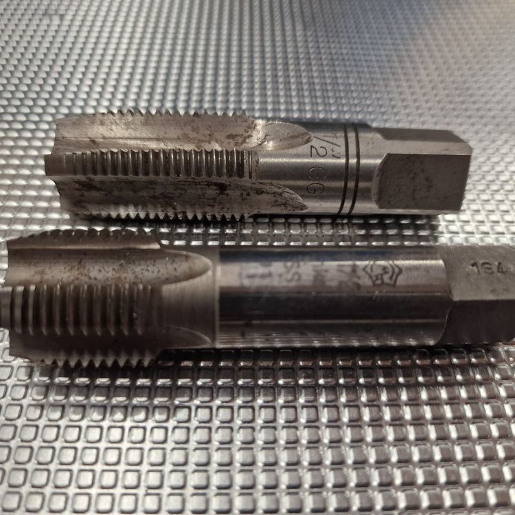 Gewindebohrer R 1/2" & GG 1/2" (Gebraucht) in Unterterzen für CHF 2 – mit Lieferung auf Ricardo ...