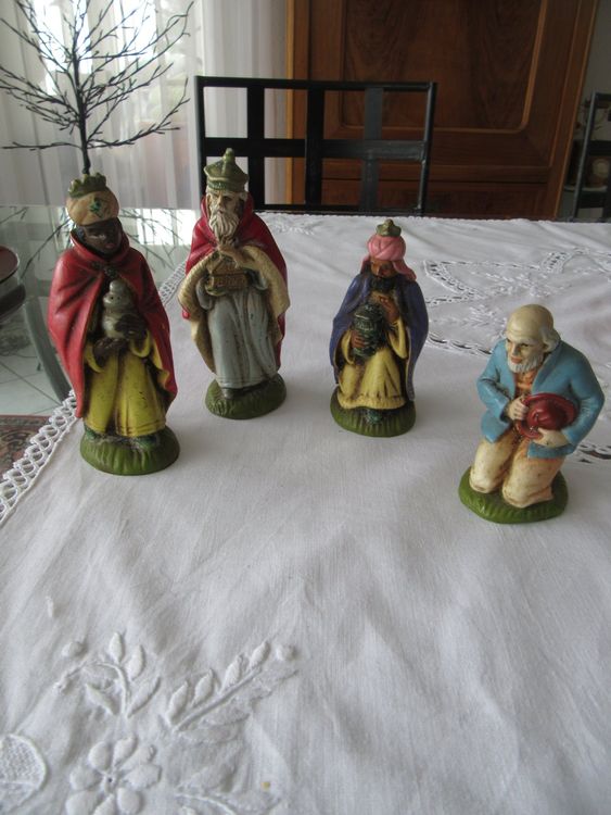 4 ältere Krippenfiguren, 3 Könige und 1 Hirt (Gebraucht) in Mels für ...