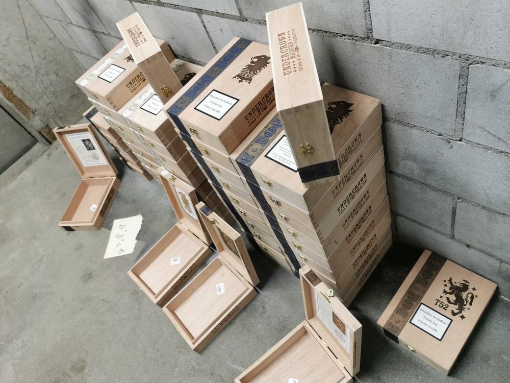 48 x Zigarrenkisten ( Undercrown) (Gebraucht) in Wetzikon ZH für CHF 29 ...