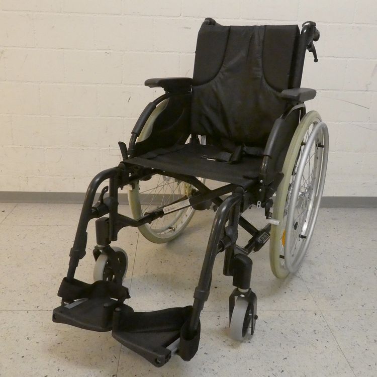 Rollstuhl Invacare SB 41 cm, nur CHF 219 (Gebraucht) in Lengnau für CHF 219 – mit Lieferung auf ...
