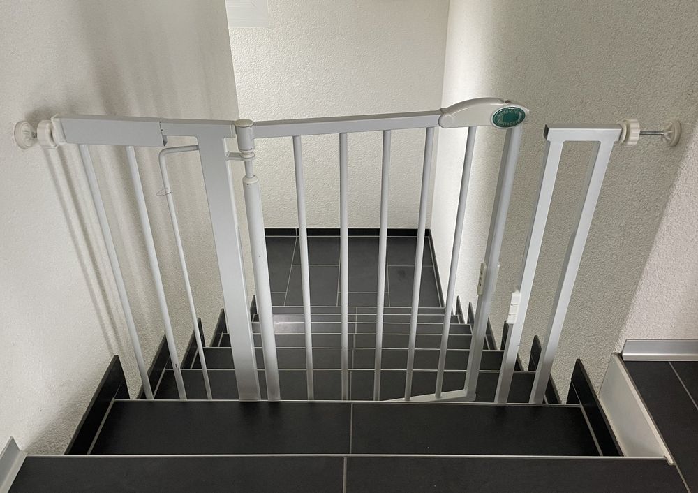 Treppenschutzgitter Kindersicherung Set Auto-Close (Gebraucht) in Kaltacker für CHF 60 – nur ...