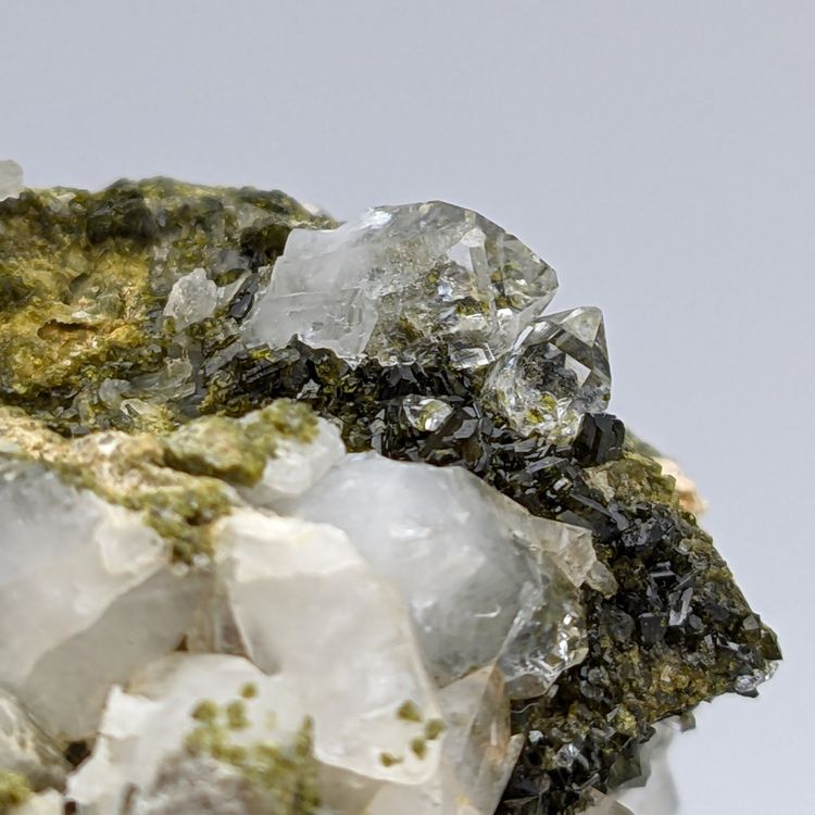 EPIDOT GRÜN mit QUARZ WEISS, Italien (Neu (gemäss Beschreibung)) in Balerna für CHF 15 – mit ...