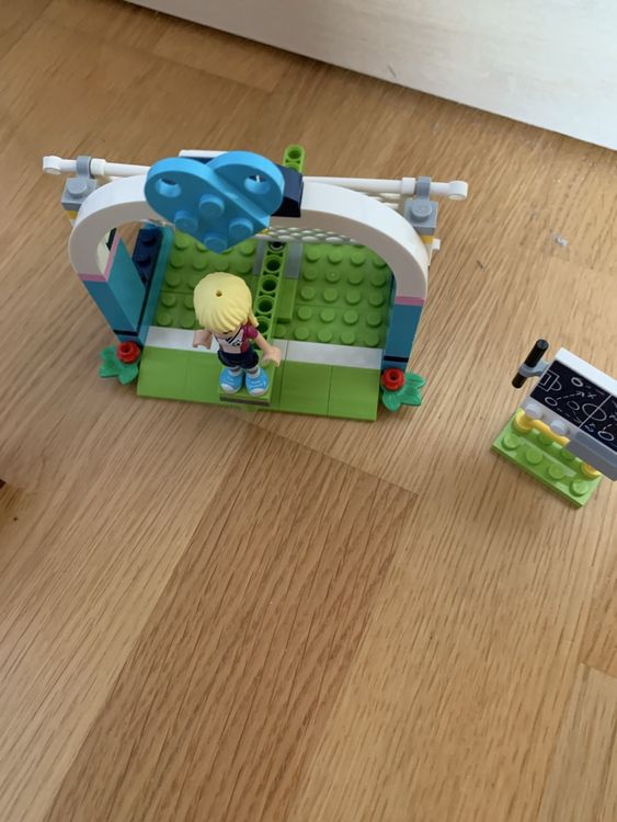LEGO FRIENDS 41330 - FUSSBALLTRAINING MIT STEFANIE (Gebraucht) in ...
