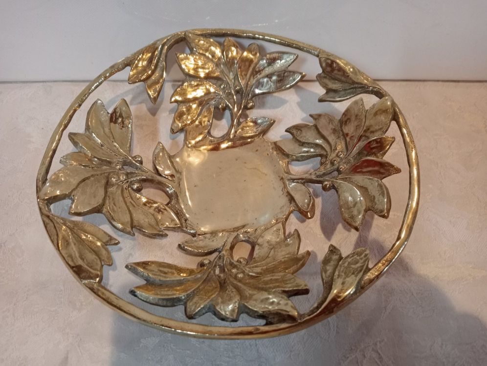 Messing Schale Handarbeit mit Olivenblätter verziert (Gebraucht) in Oberdorf BL für CHF 29.5 ...