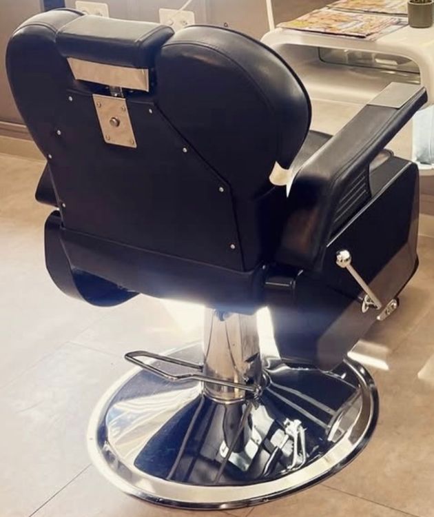 Schwarzer Coiffeurstuhl / Herrenstuhl / Friseurstuhl | Kaufen auf Ricardo