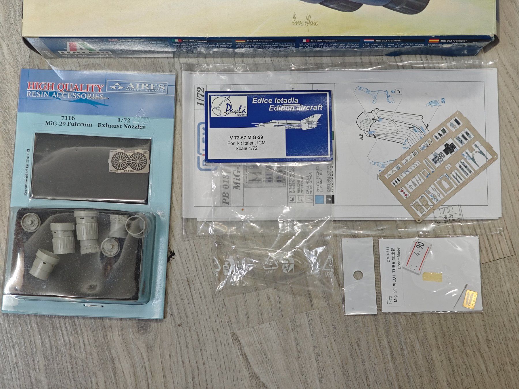 Italeri Mig 29A Fulcrum 1:72 + accessoires Aires - Neuf (Neuf (Voir ...