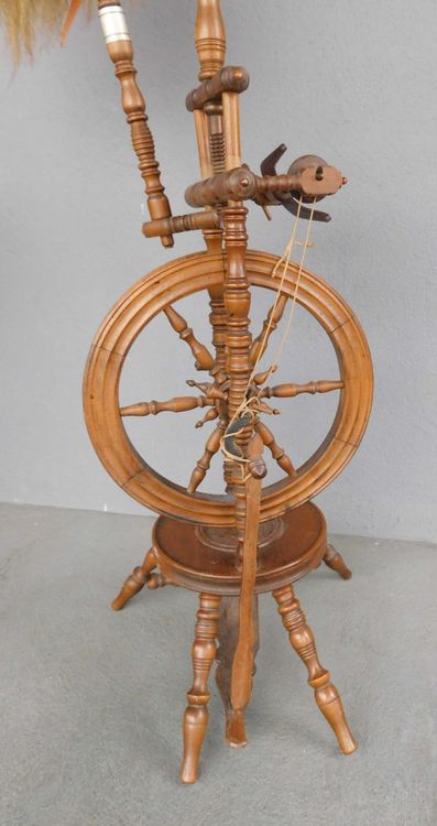 Spinnrad mittelgrosses Holzspinnrad ca 145 (Gebraucht) in Sursee für ...