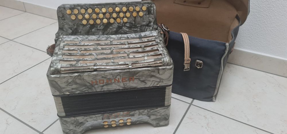 Hohner Club II Victoria (Gebraucht) in Unterentfelden für CHF 65 – mit ...