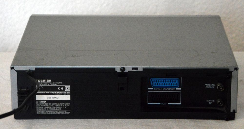 Videorecorder VHS Toshiba V-229F magnétoscope (Gebraucht) in Collonges für CHF 90 – mit ...