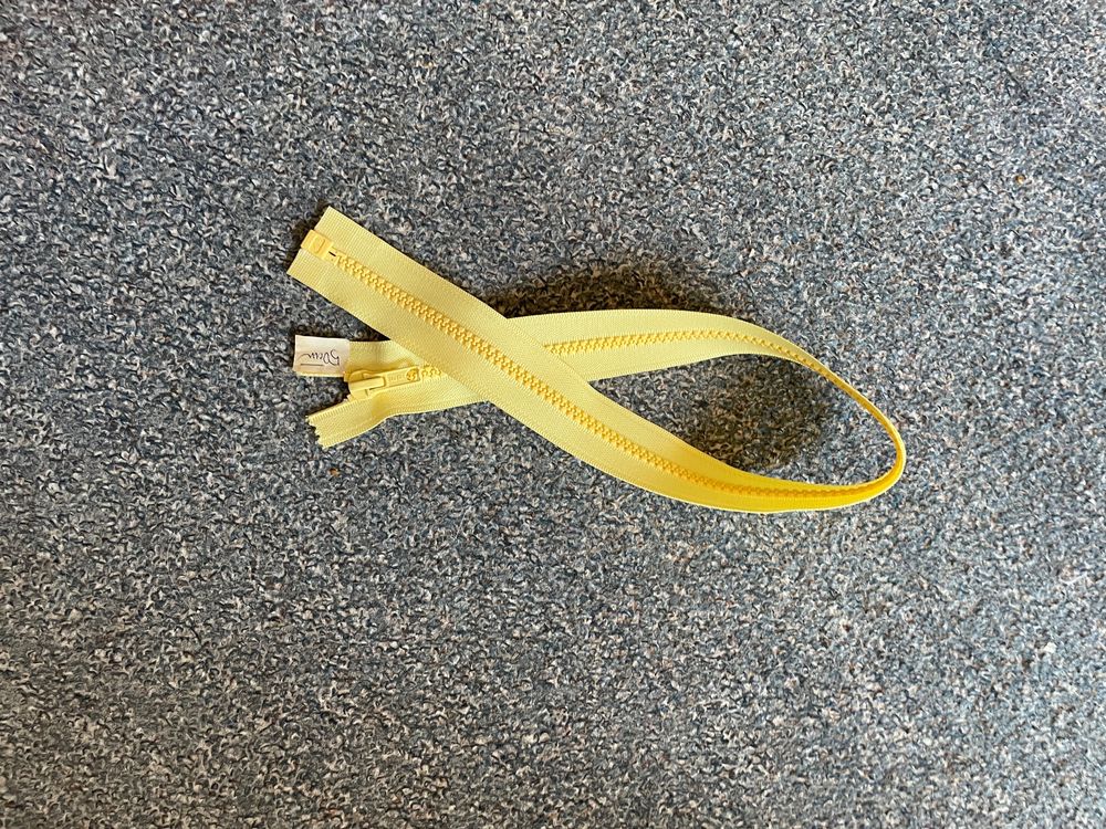 Reissverschluss helles gelb hell gelb 40 cm teilbar 93 (Neu und originalverpackt) in Buchs SG ...