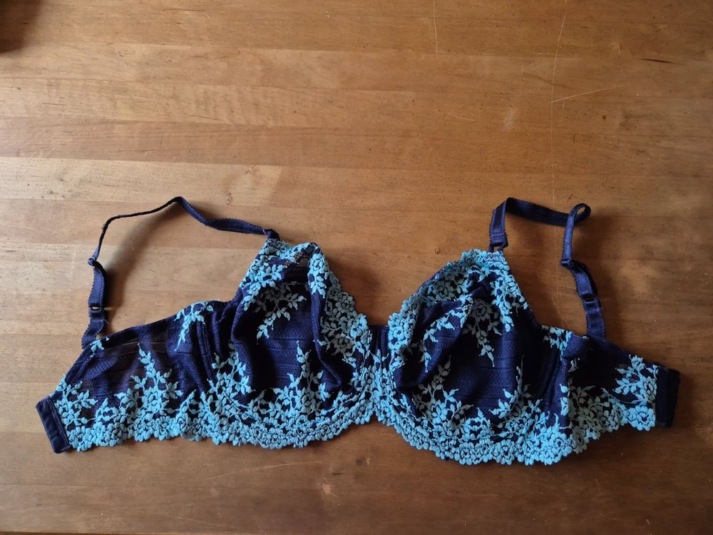 Wacoal-BH 85 F Blau mit türkiser Stickerei (Gebraucht) in Wettingen für ...