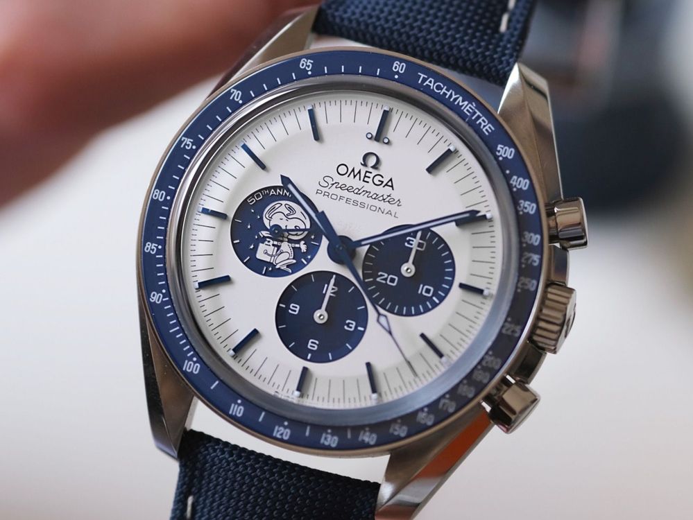 OMEGA SPEEDMASTER SNOOPY 50TH SILVER SNOOPY AWARD - 2023 | Acheter sur ...