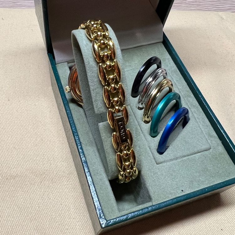 GUCCI Changeable Ring Bezel Watch (Gebraucht) in Geneve für CHF 300 ...