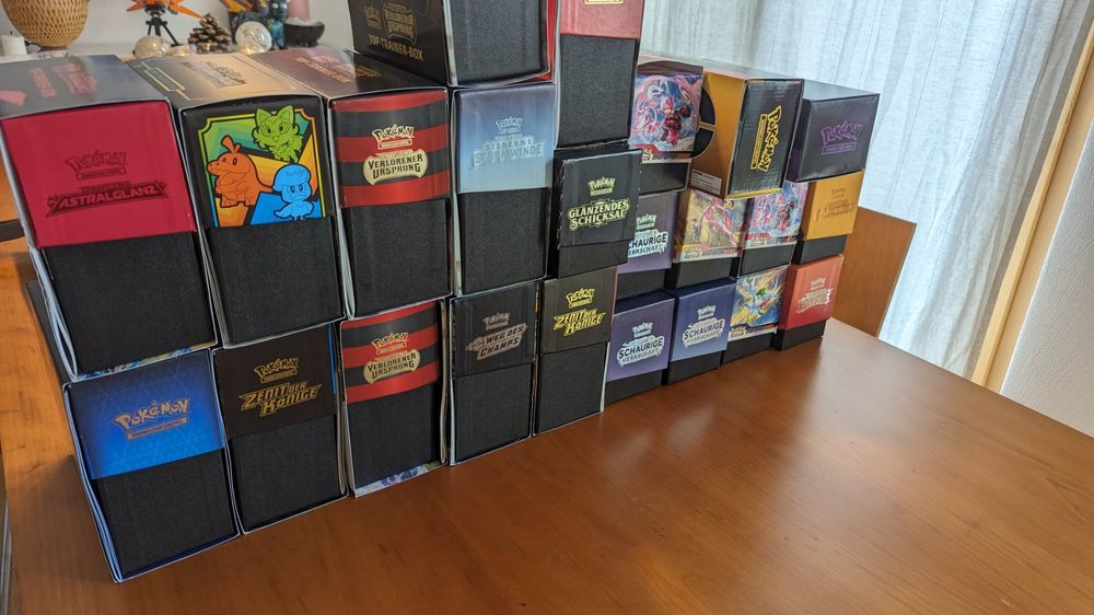 Pokémon Karten TCG TopTrainerBox leer (Gebraucht) in Küblis für CHF 1 ...